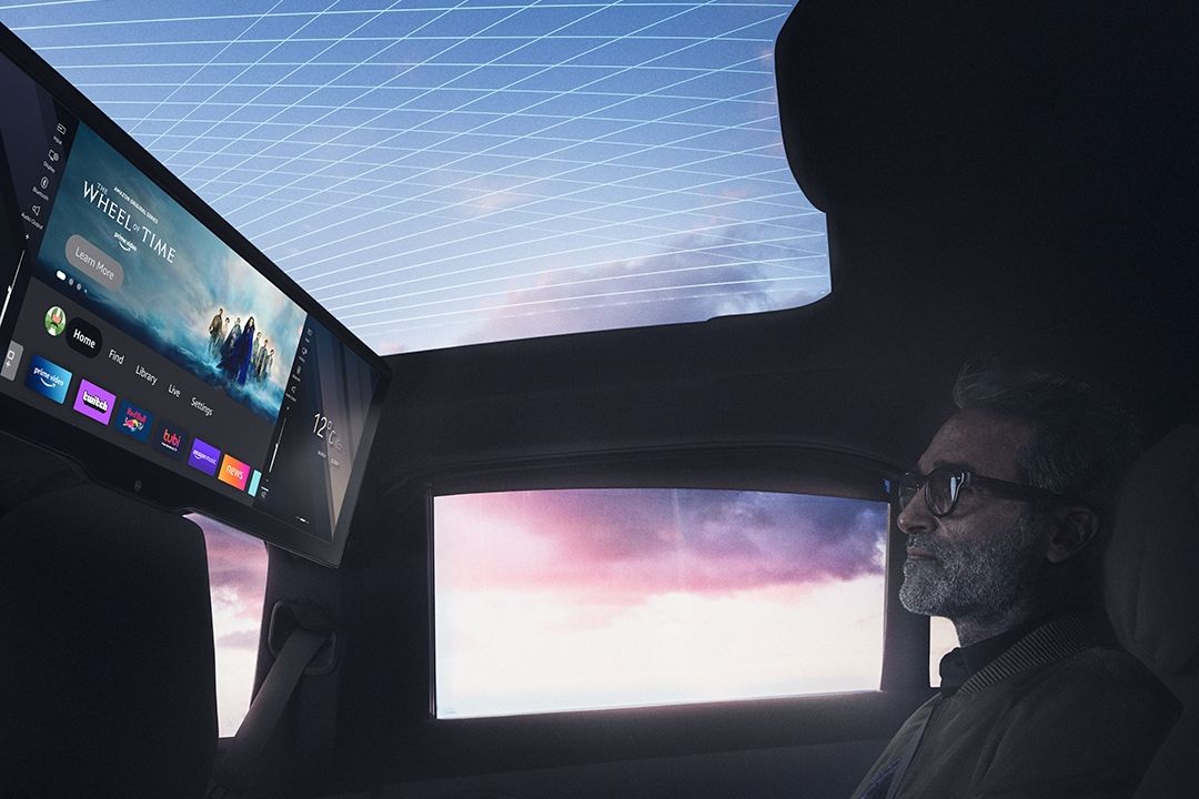 The BMW i7 Will Have A MASSIVE 8K Rear Screen