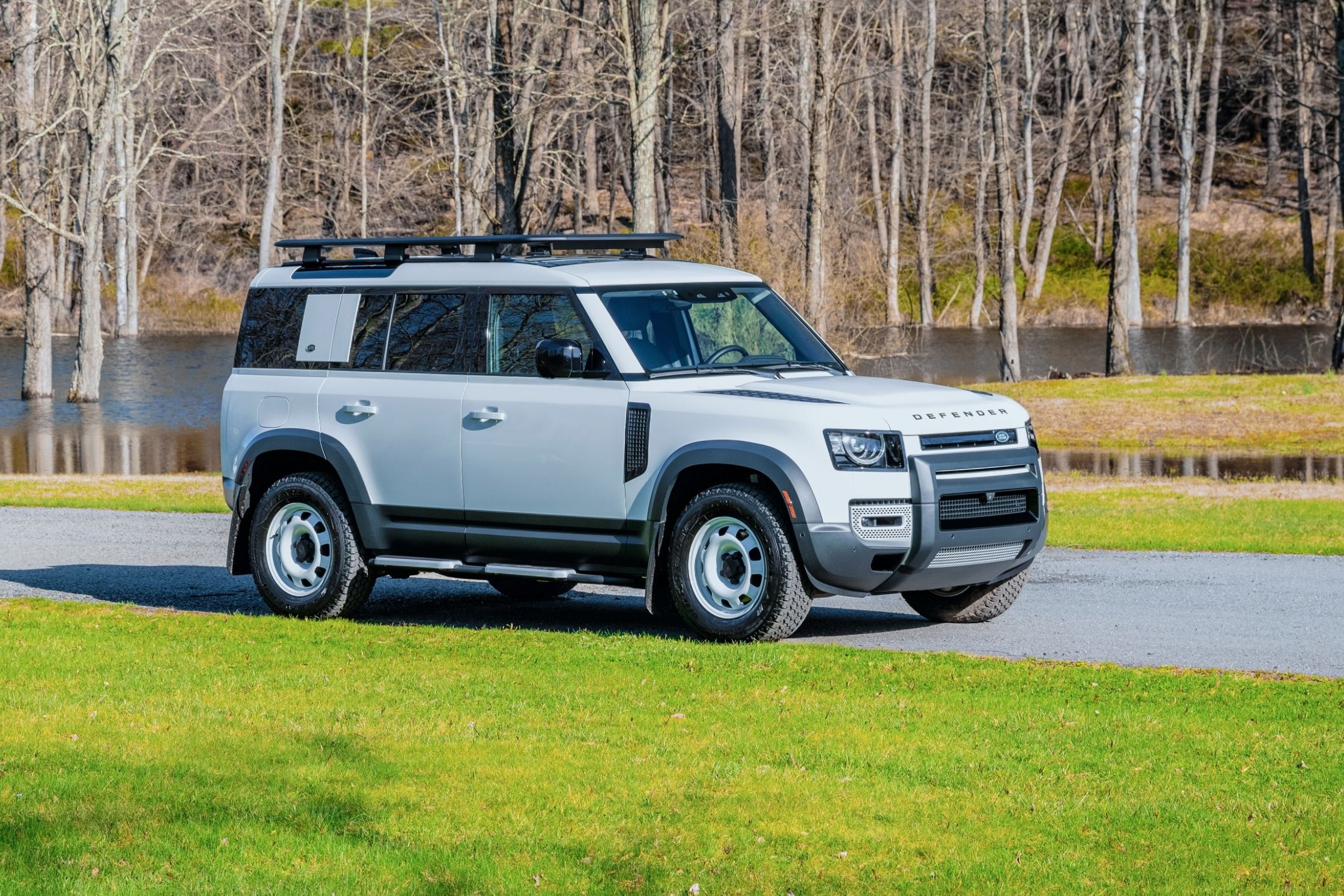 Land Rover Defender Turns 30 With Special Edition Model