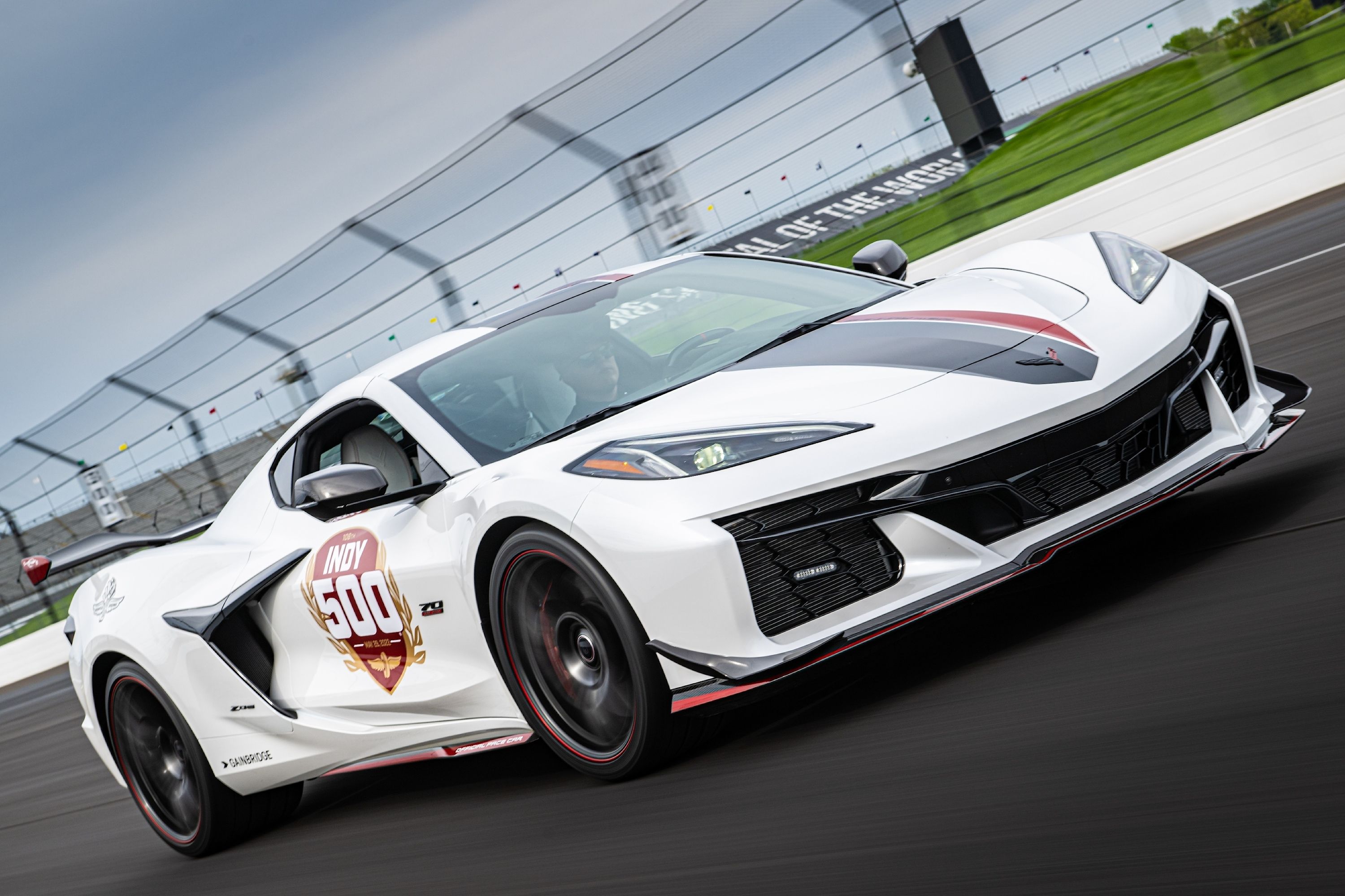 Chevy Corvette Z06 Sounds Like An F1 Car At The Indy 500