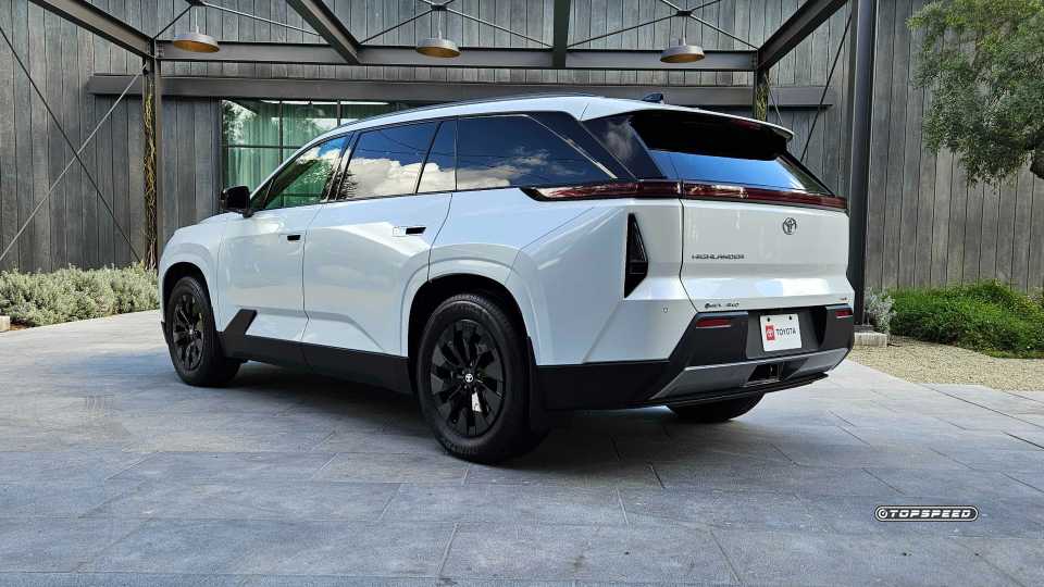 2027 Toyota Highlander Gallery: Interior And Exterior Images